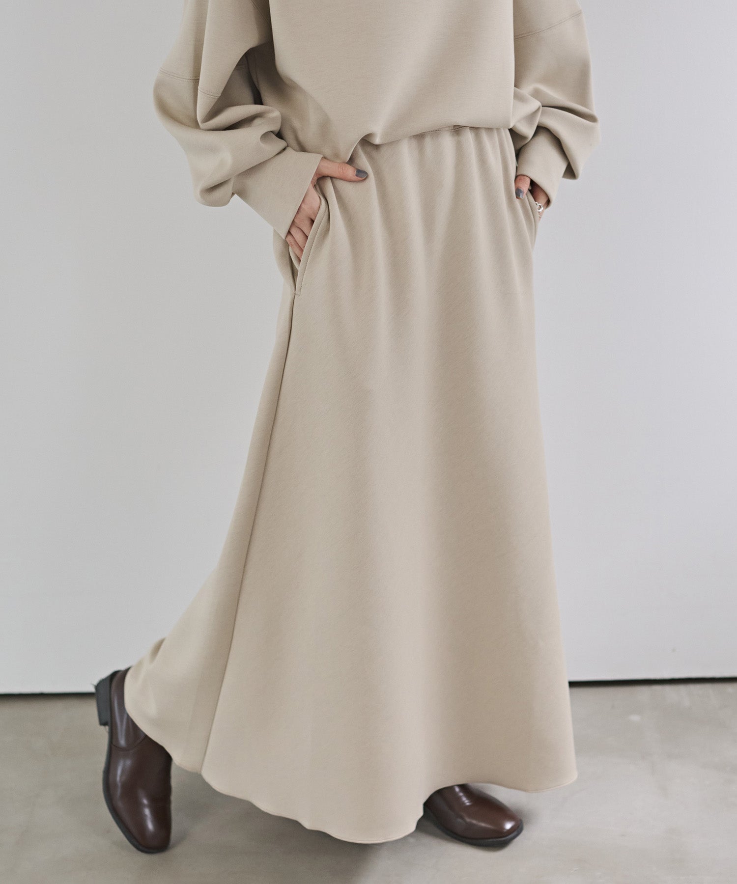 LIGHT CARDBOARD FLARE SKIRT